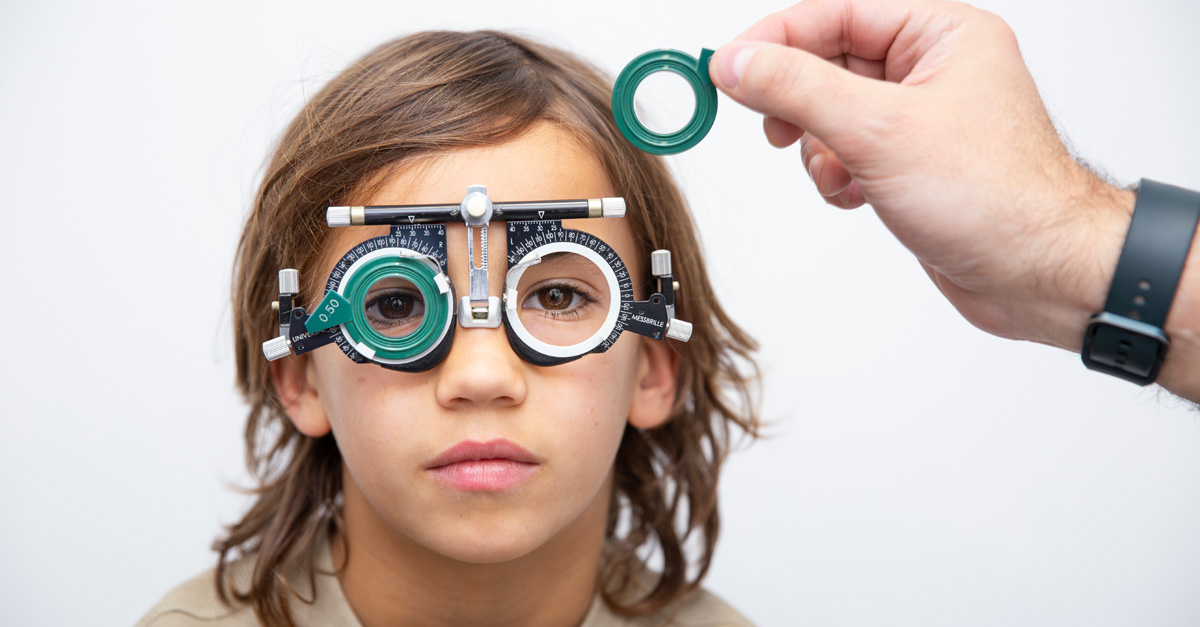 Peripheral defocus lenses: an option to slow the progression of myopia